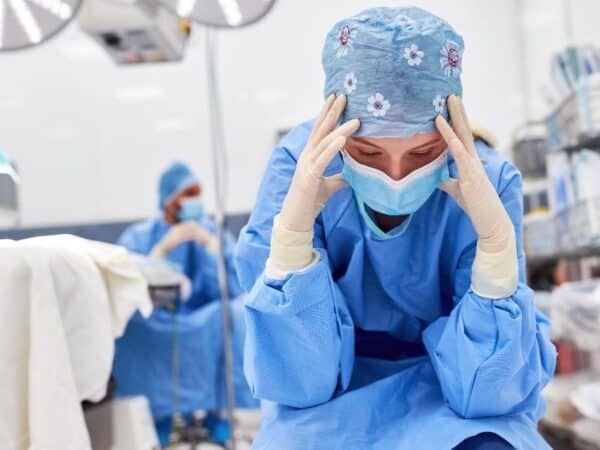 10 Important Qualities of a Good ICU Nurse - Nurse Money Talk
